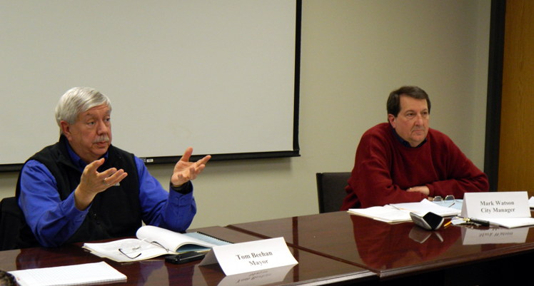 City manager staying in Oak Ridge