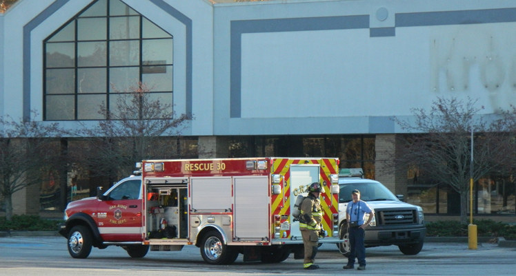 Shopping center evacuated after gas leak reported