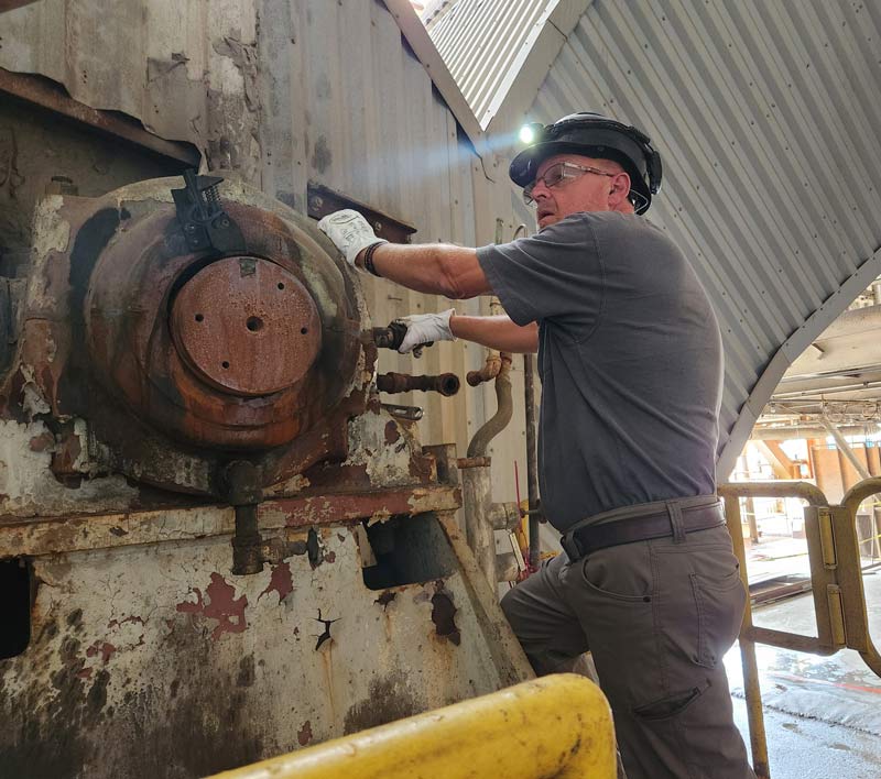 tva-employee - Oak Ridge Today